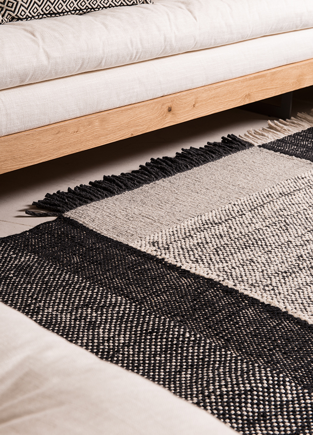 PATCH ΧΕΙΡΟΠΟΙΗΤΟ ΧΑΛΙ BLACK/WHITE - Carpets.gr